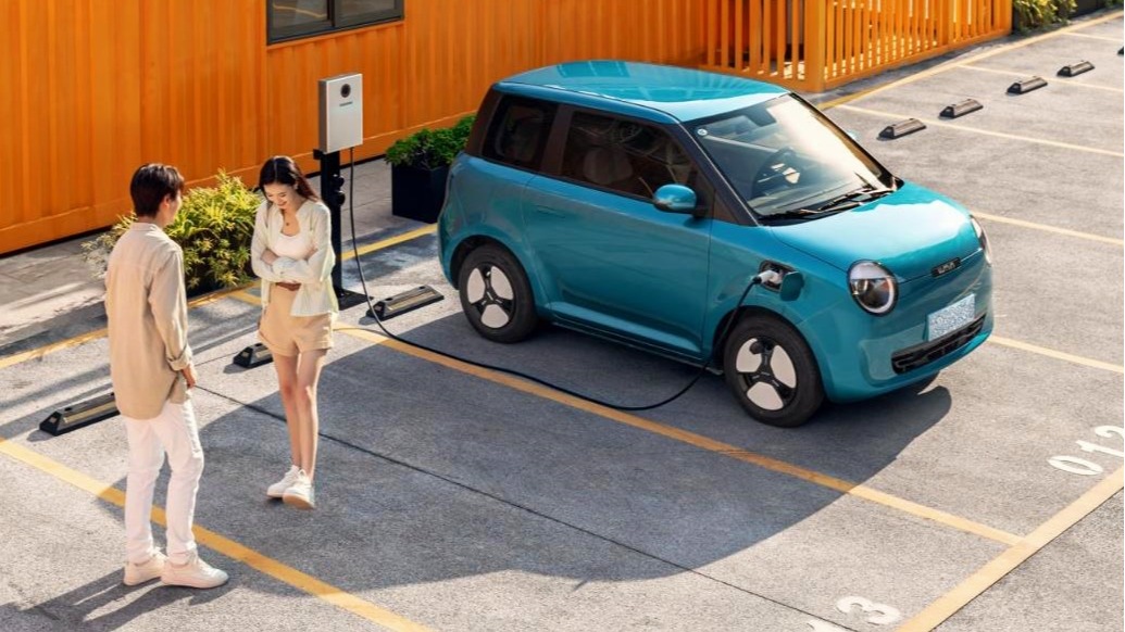 长安Lumin 蜜沁款，为何比MINI/QQ“高半级”？_智电车讯-商业新知